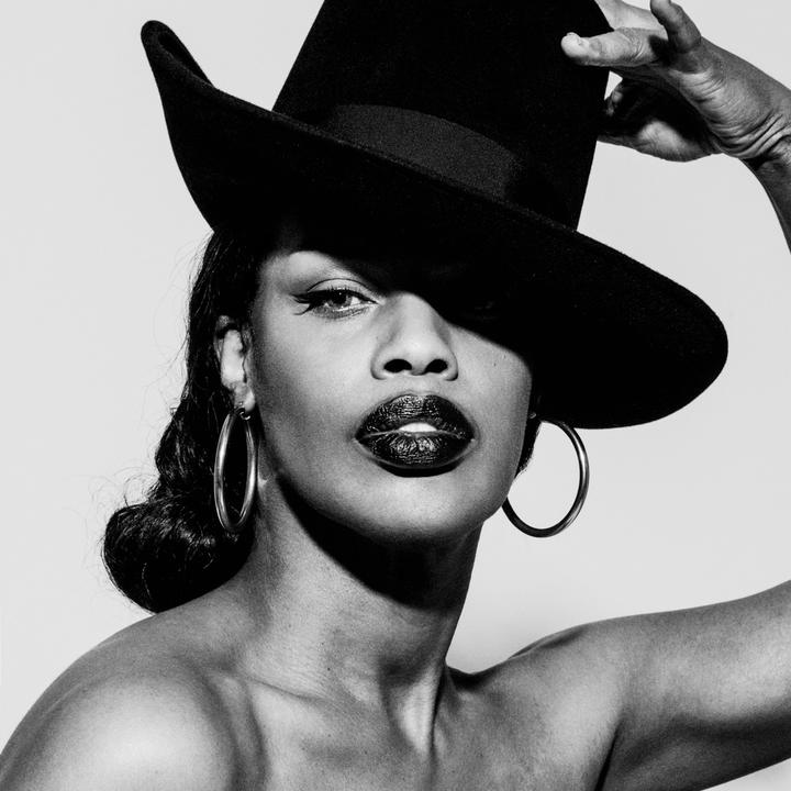 Amanda Lear and David Bowie behind the scenes for Sorrow (1973). Amanda ...