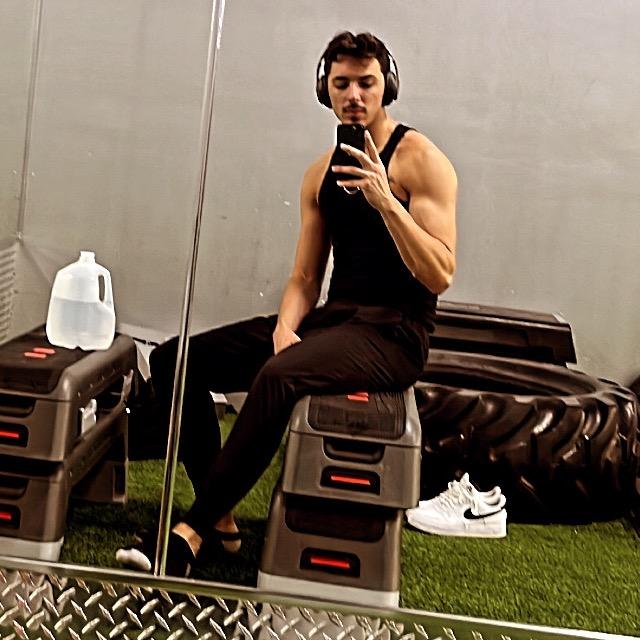 🦄 @officialgeorgevalentine - George Valentine - TikTok