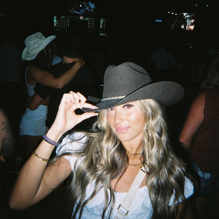 🦄 @itslolaggg - Lola Sexton - TikTok