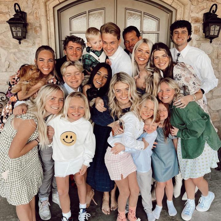 Not Enough Nelsons (@notenoughnelsonsofficial) Realtime TikTok Live ...