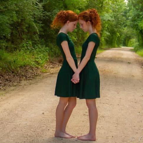 🦄 @jandebitnertwins - Jessica and Erica Bitner - TikTok