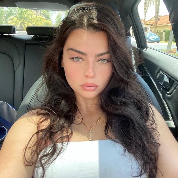 Isa Gonzalez's Instagram, Twitter & Facebook on IDCrawl