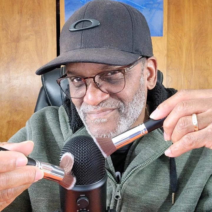 🦄 @silverfoxasmr - Silver Fox ASMR - TikTok