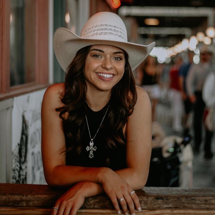 🦄 @hayleytuckerofficial - Hayley - TikTok