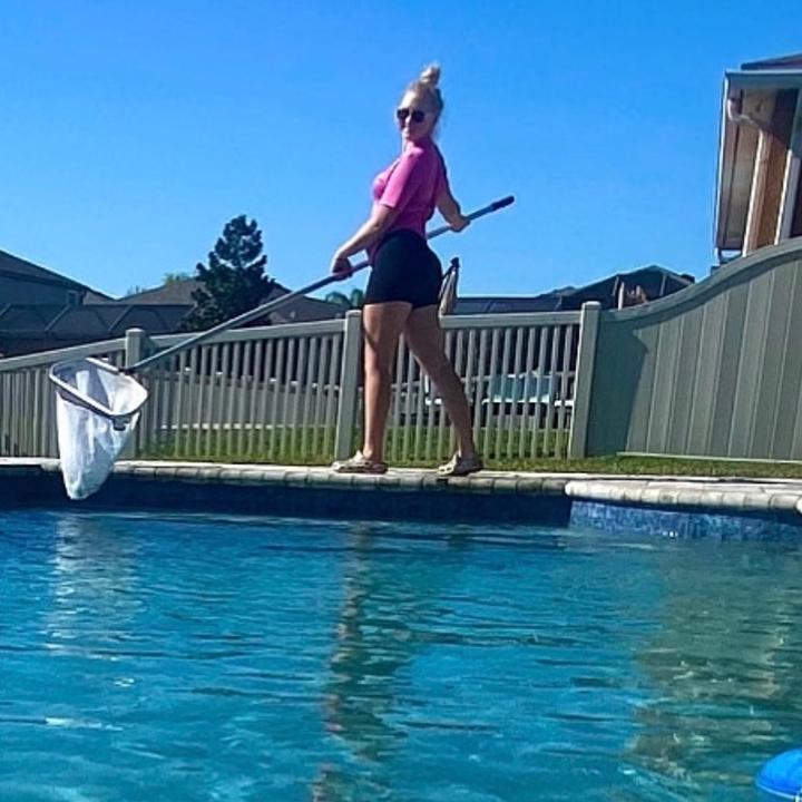 🦄 @justthepoolgirl - The Pool Girl - TikTok