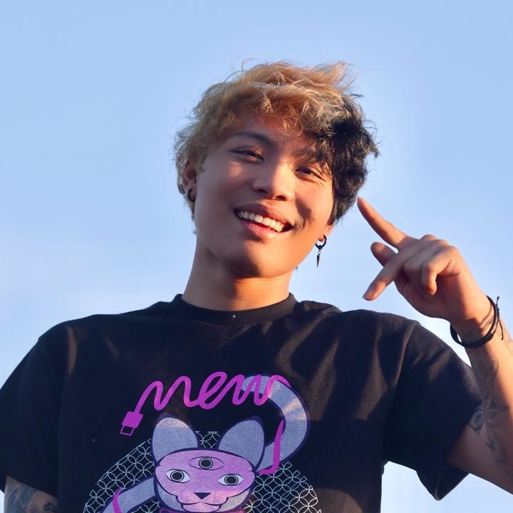 🦄 @mews - FaZe Mew - Twitch.tv/Mews - TikTok